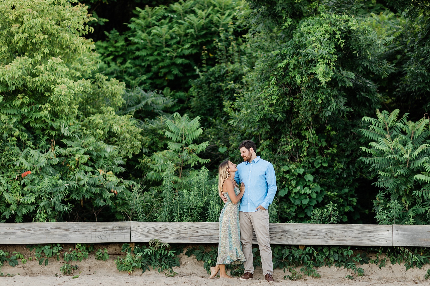 Atwater Beach Engagement Session | Taylor + Mike - happytakes.com